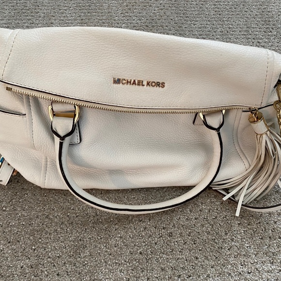 MICHAEL Michael Kors | Bags | Michael Kors Large White Pebbled Leather Bag Black Trim Gold Chain ...